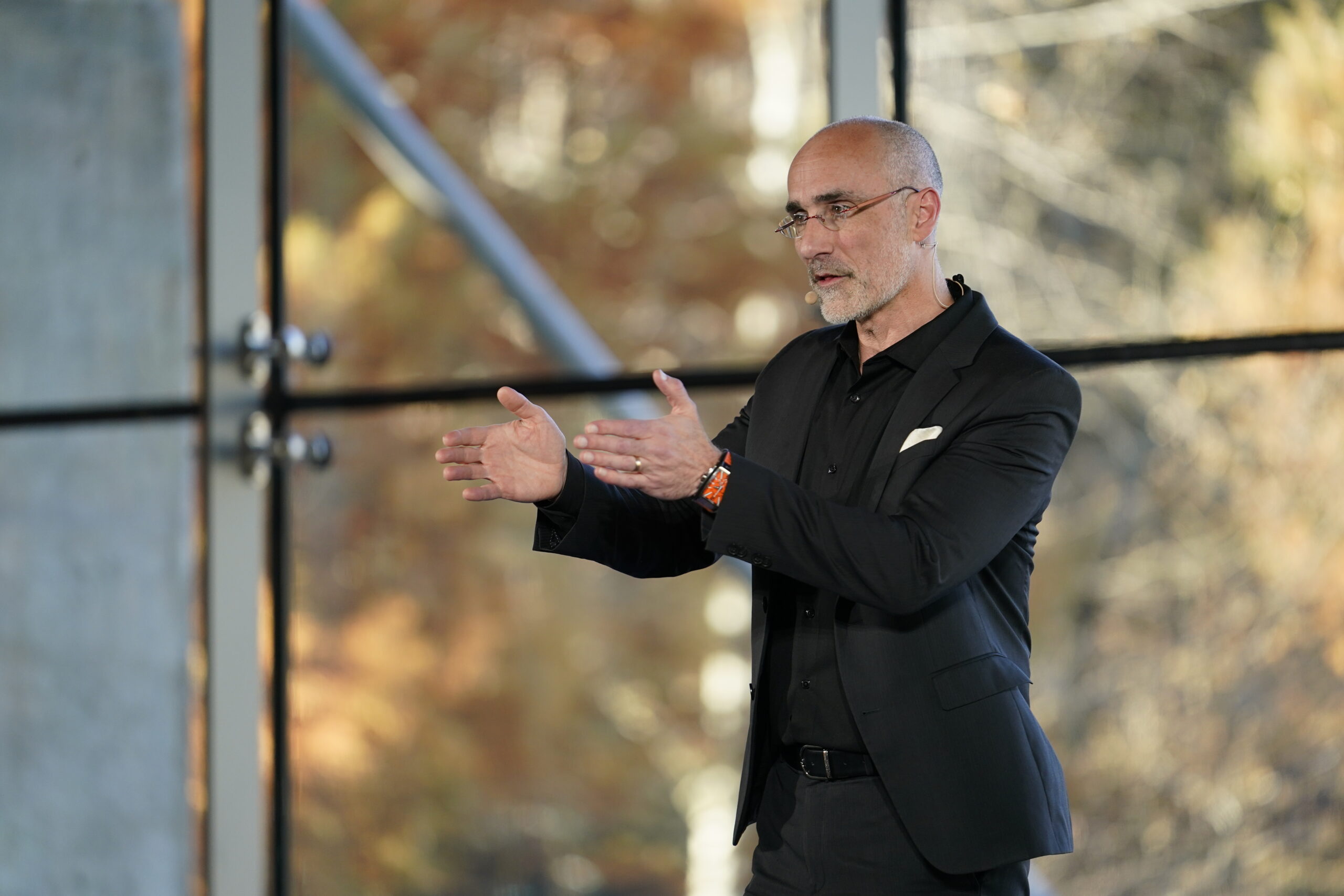 3 Simple Rules for When Presenters Should Use a Microphone